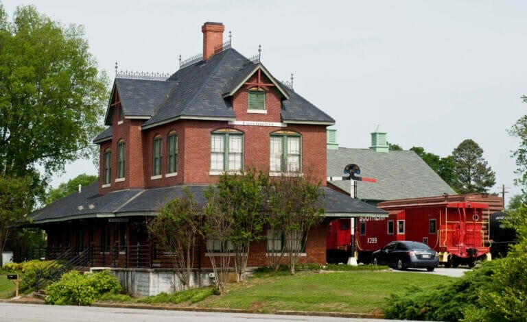 17 Charming Small Towns in Alabama that You Need to Visit (2023)