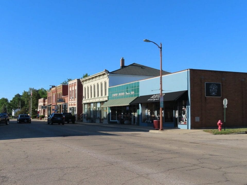 17 Charming Small Towns in Illinois that You Need to Visit (2024)