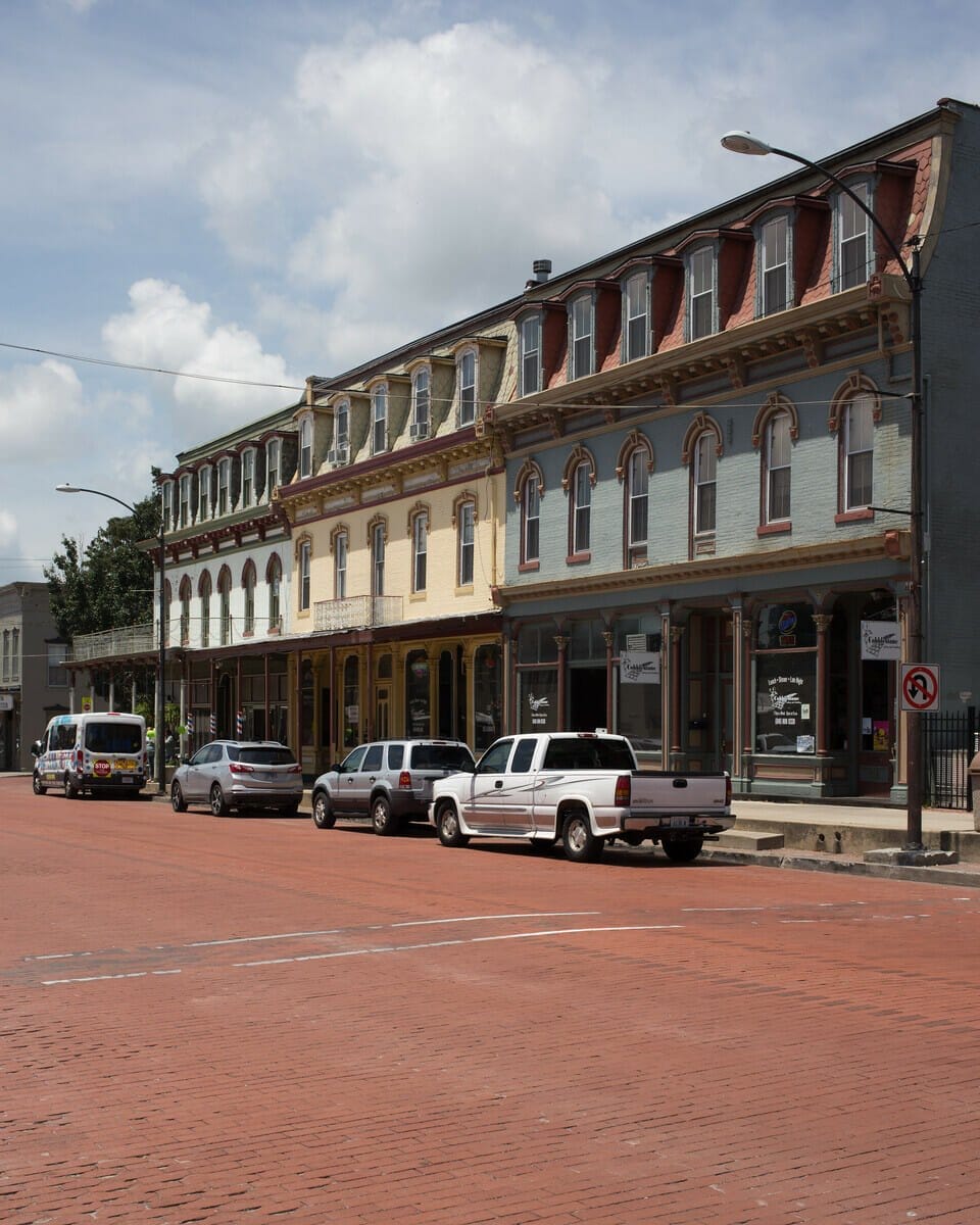 17 Charming Small Towns in Illinois that You Need to Visit (2024)