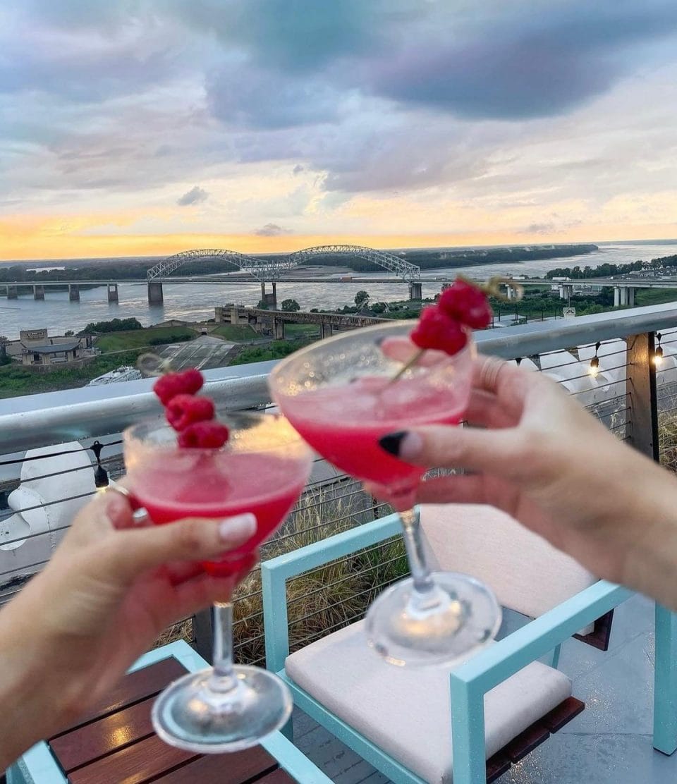 13 Best Rooftop Bars & Restaurants in Memphis (great views!)