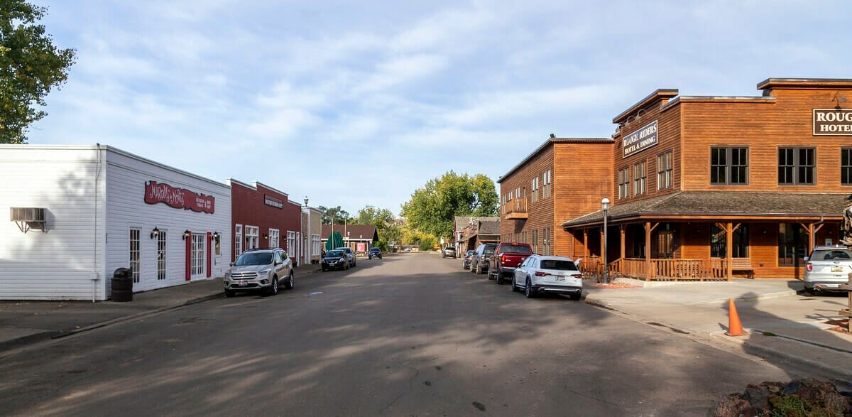 21 Charming Small Towns in North Dakota (2024)