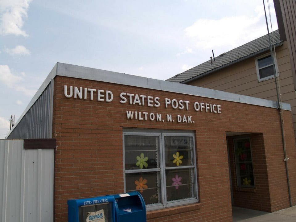 21 Charming Small Towns in North Dakota (2024)